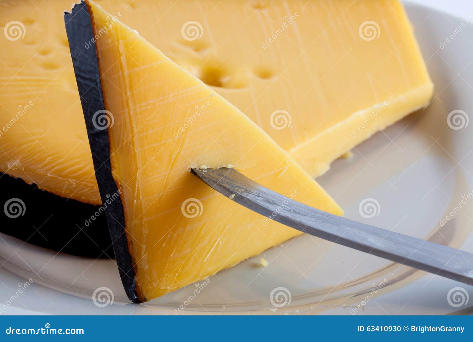 Edammer kaas stock foto. Image of nederlands, gaten, moeilijk - 63410930