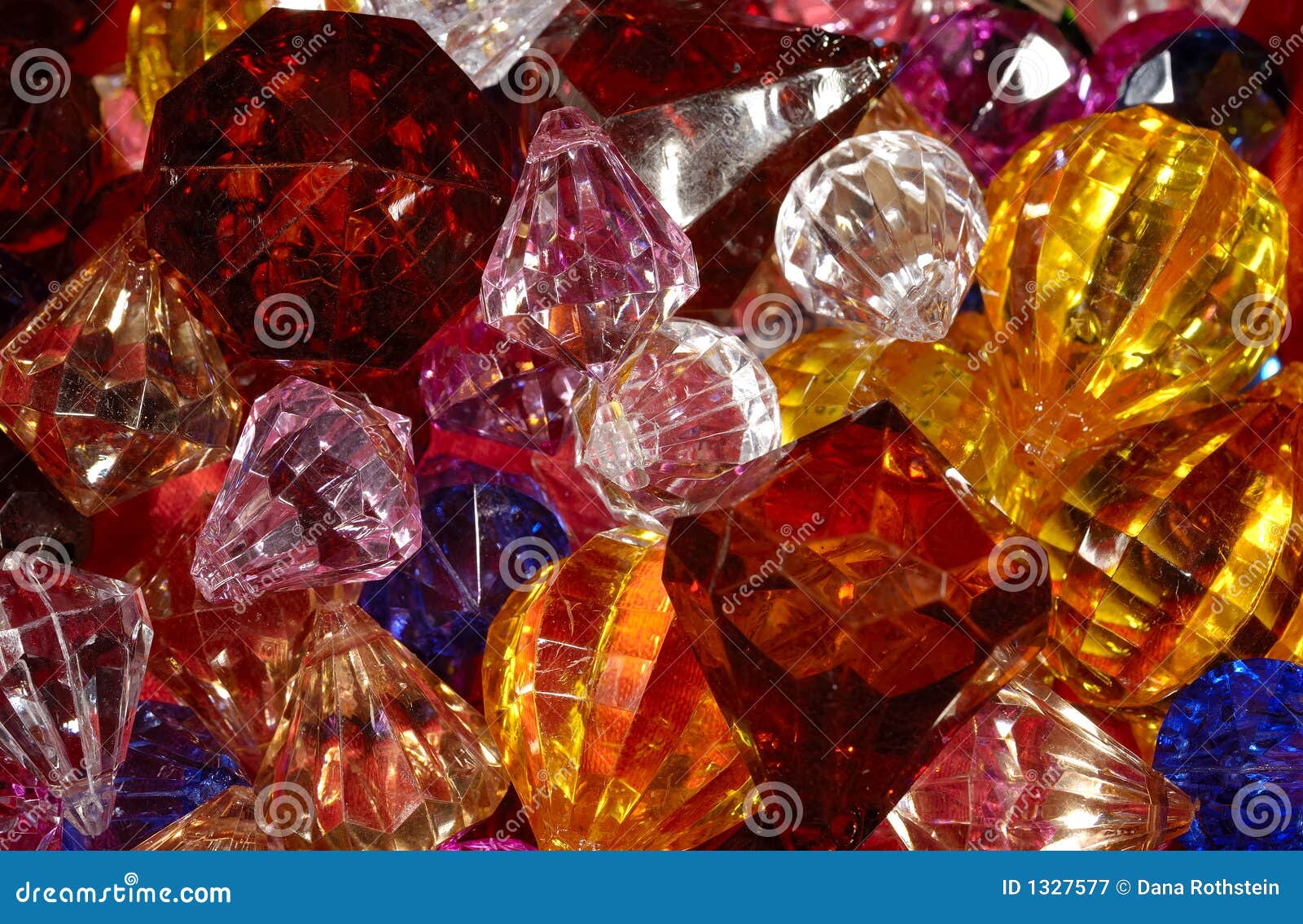 Edelsteine stockbild. Bild von üppig, juwelen, edelsteine - 1327577