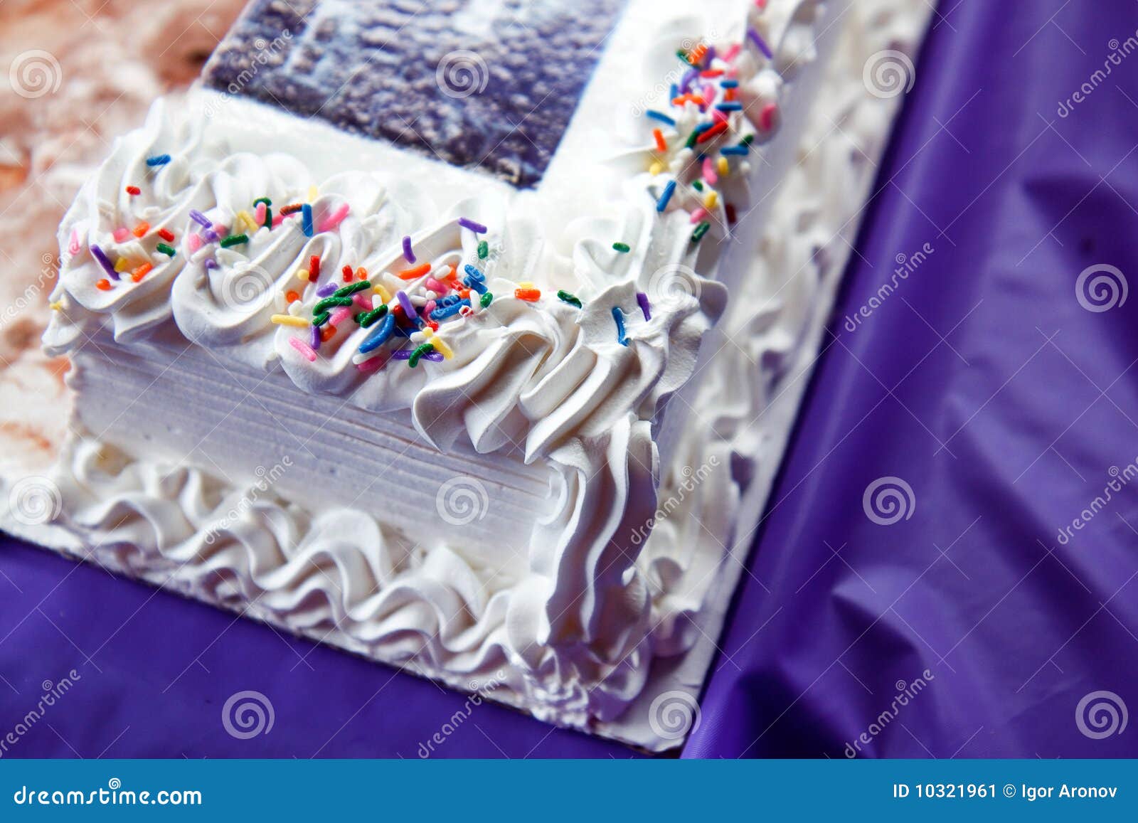 Edge of the birthdaty cake stock image. Image of party - 10321961