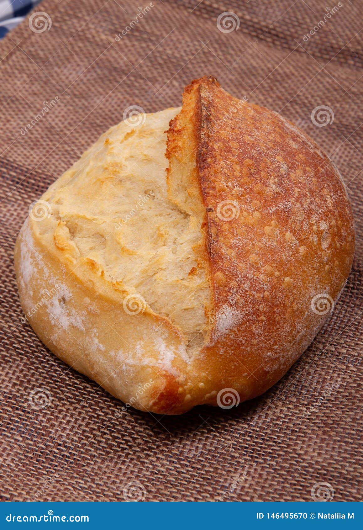 Edge View of a Loaf of Bread Stock Photo - Image of loaf, fluffy: 146495670