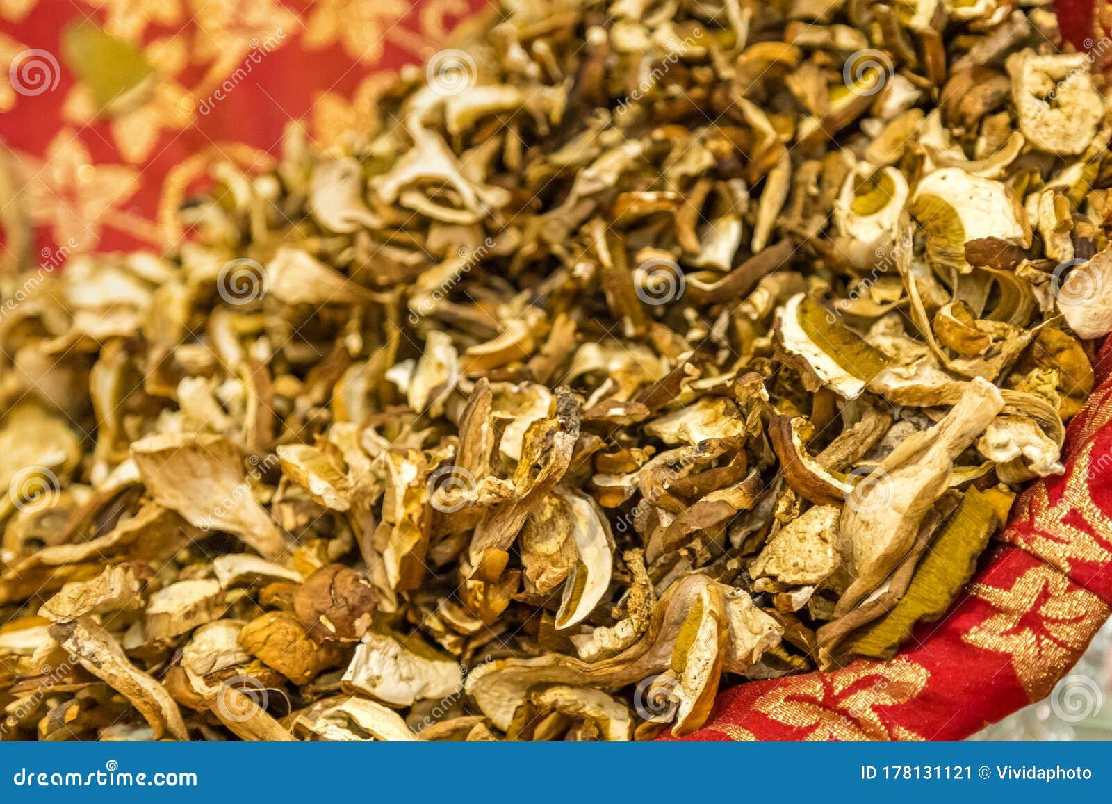 Edible Mushrooms Background Stock Image - Image of slices, organic ...