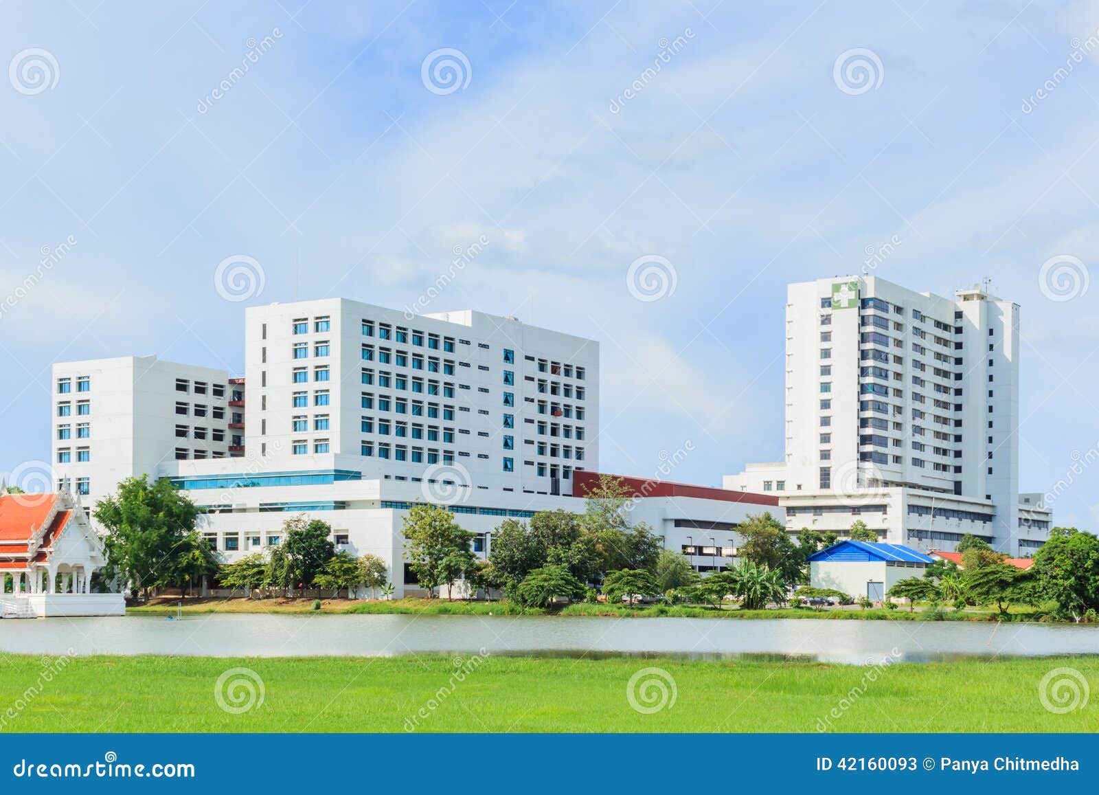 Edifício do hospital imagem de stock. Imagem de moderno - 42160093