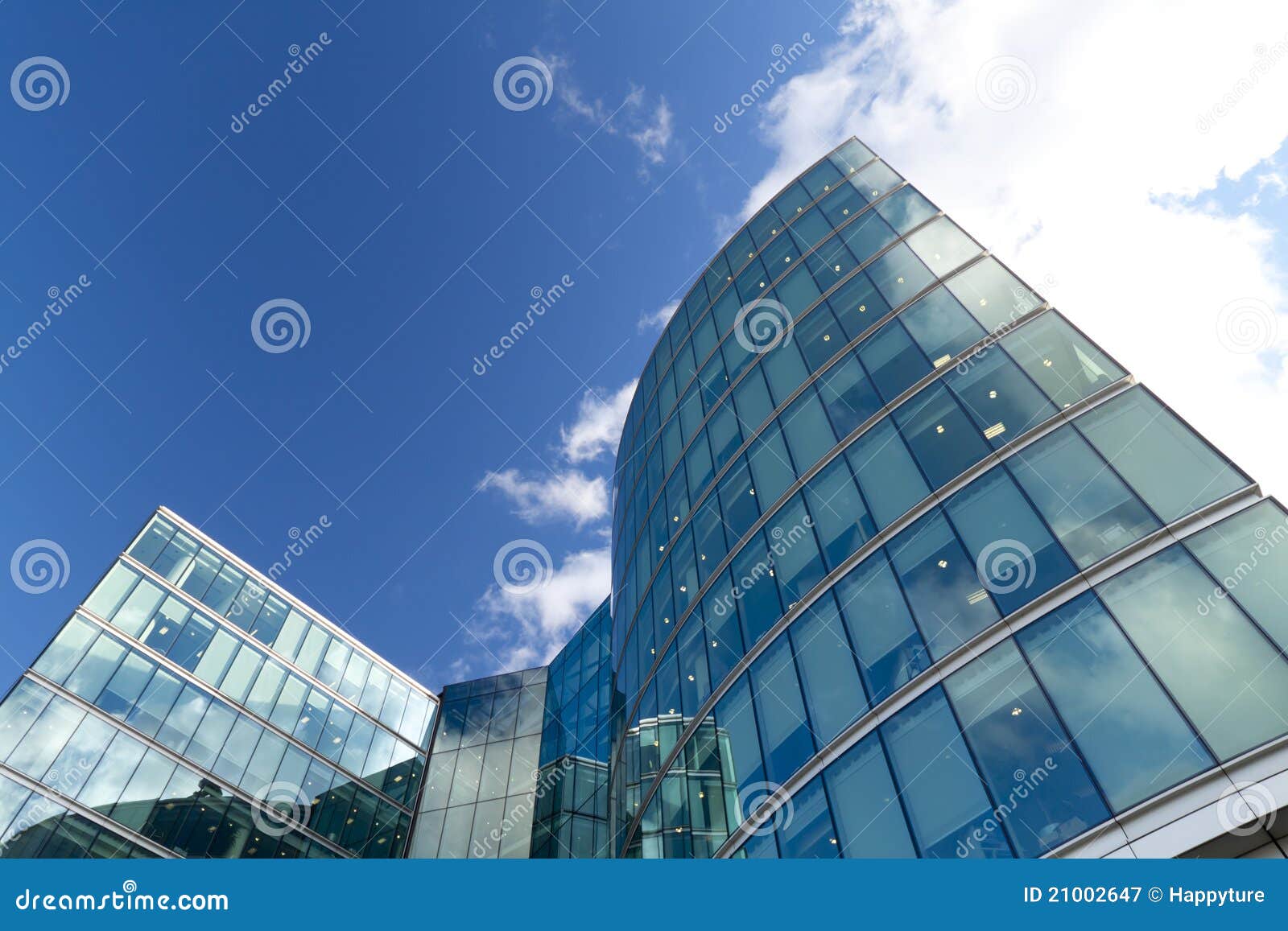 Edifici Per Uffici Moderni, Londra Immagine Stock - Immagine di nubi ...