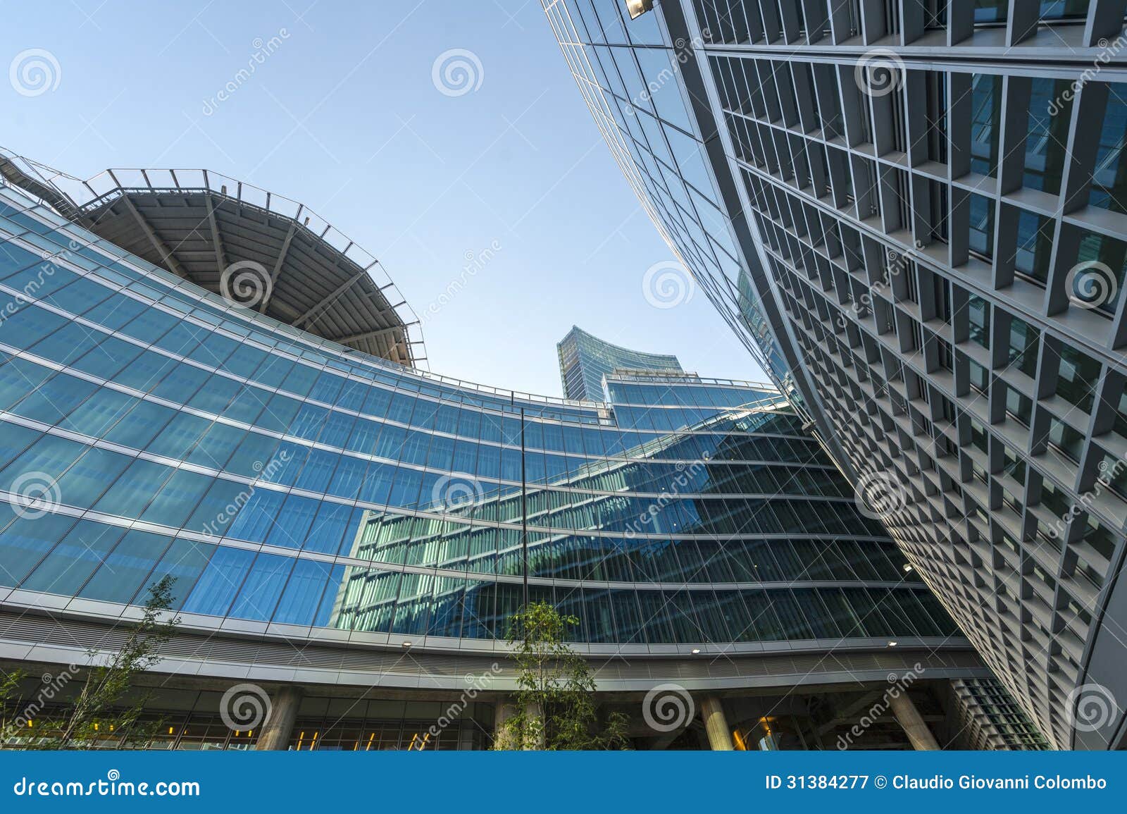 Edifici Per Uffici Moderni a Milano (Italia) Immagine Stock - Immagine ...