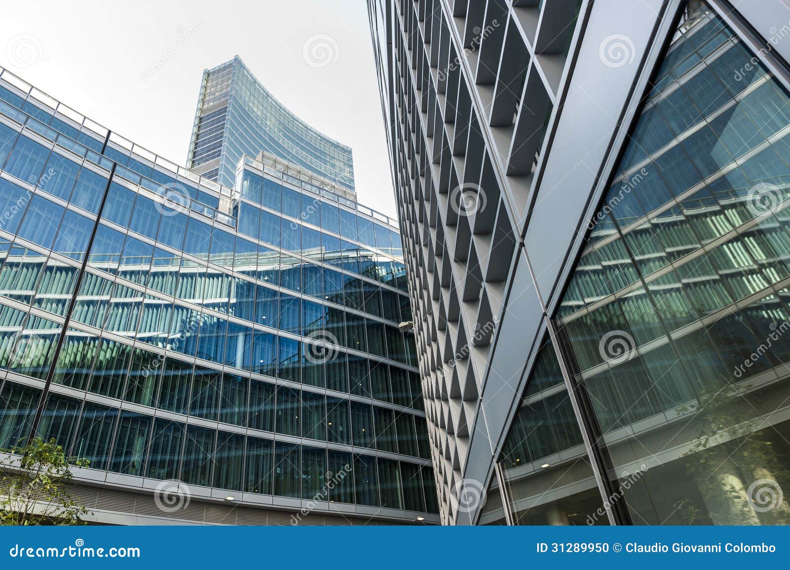 Edifici Per Uffici Moderni a Milano (Lombardia Italia) Fotografia Stock ...