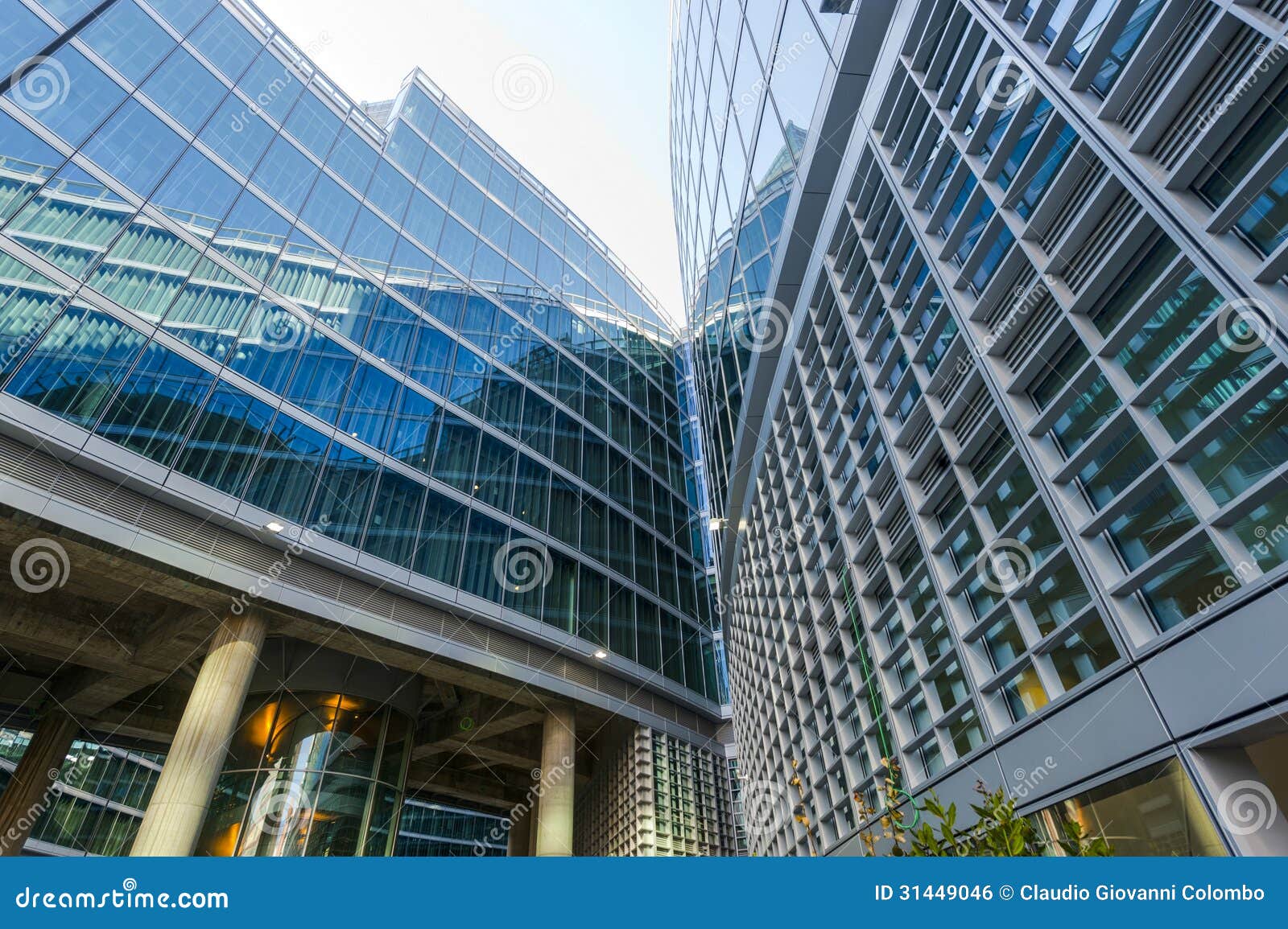 Edifici Per Uffici Moderni a Milano (Lombardia Italia) Fotografia Stock ...
