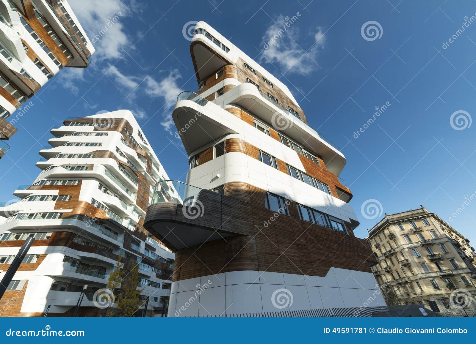 Edifici Residenziali Moderni a Milano Immagine Stock - Immagine di ...