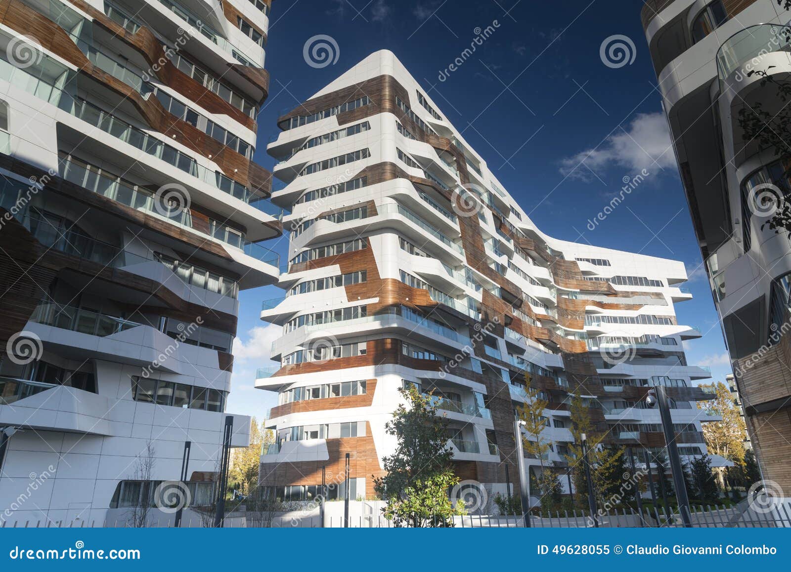 Edifici Residenziali Moderni a Milano Immagine Stock - Immagine di ...