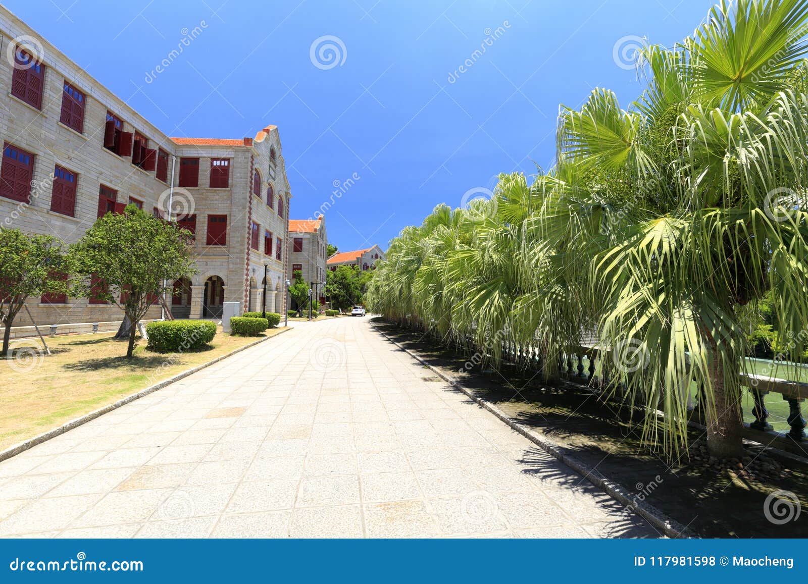 Edifici Scolastici Antichi Nel Campus Universitario Di Xiamen, Adobe ...