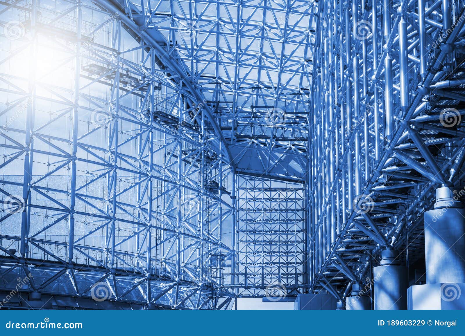 Edificio abstracto moderno imagen de archivo. Imagen de céntrico ...