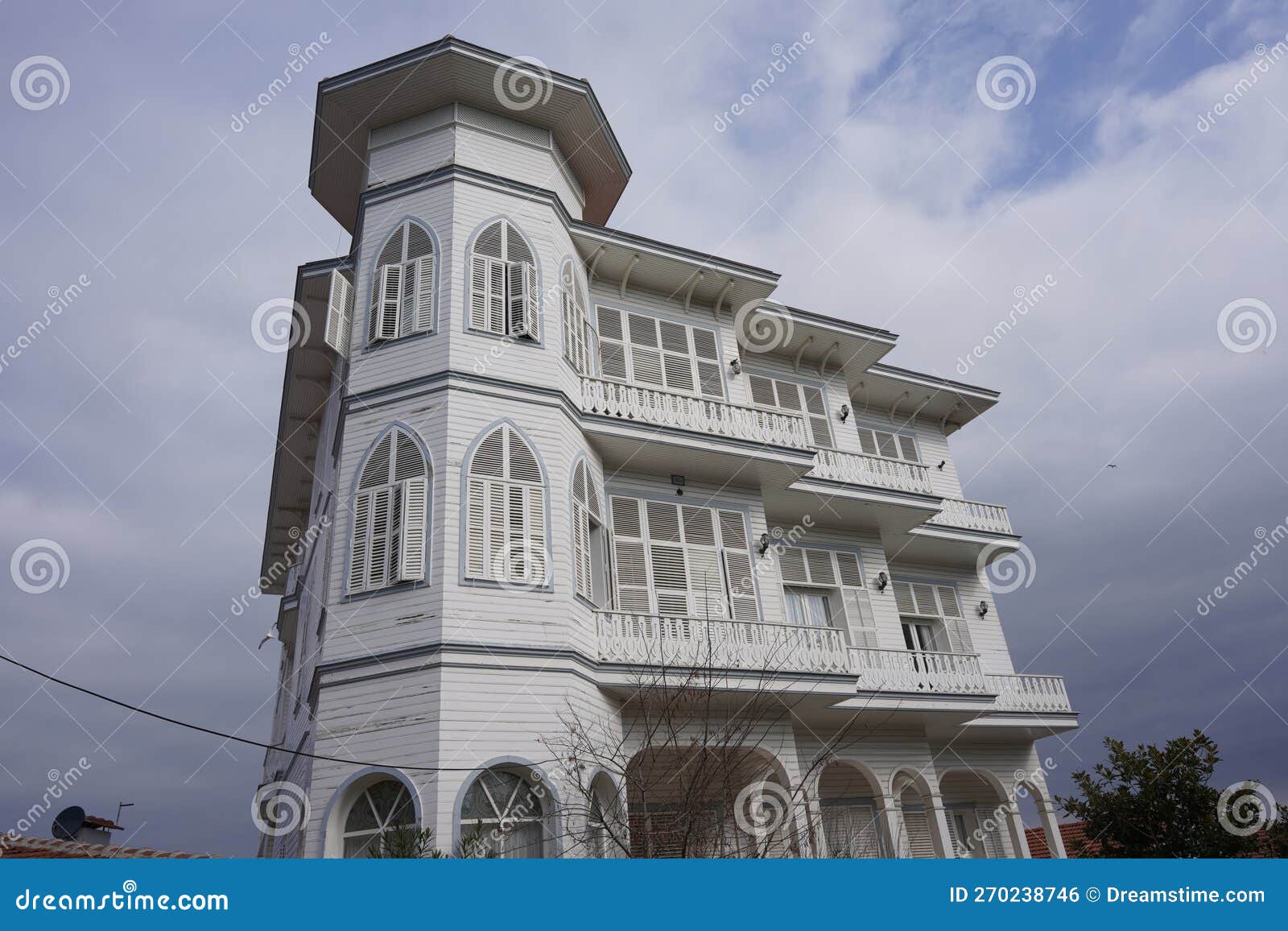 Edificio Antiguo De Buyuk Ada Istanbul Turkiye Foto de archivo - Imagen ...