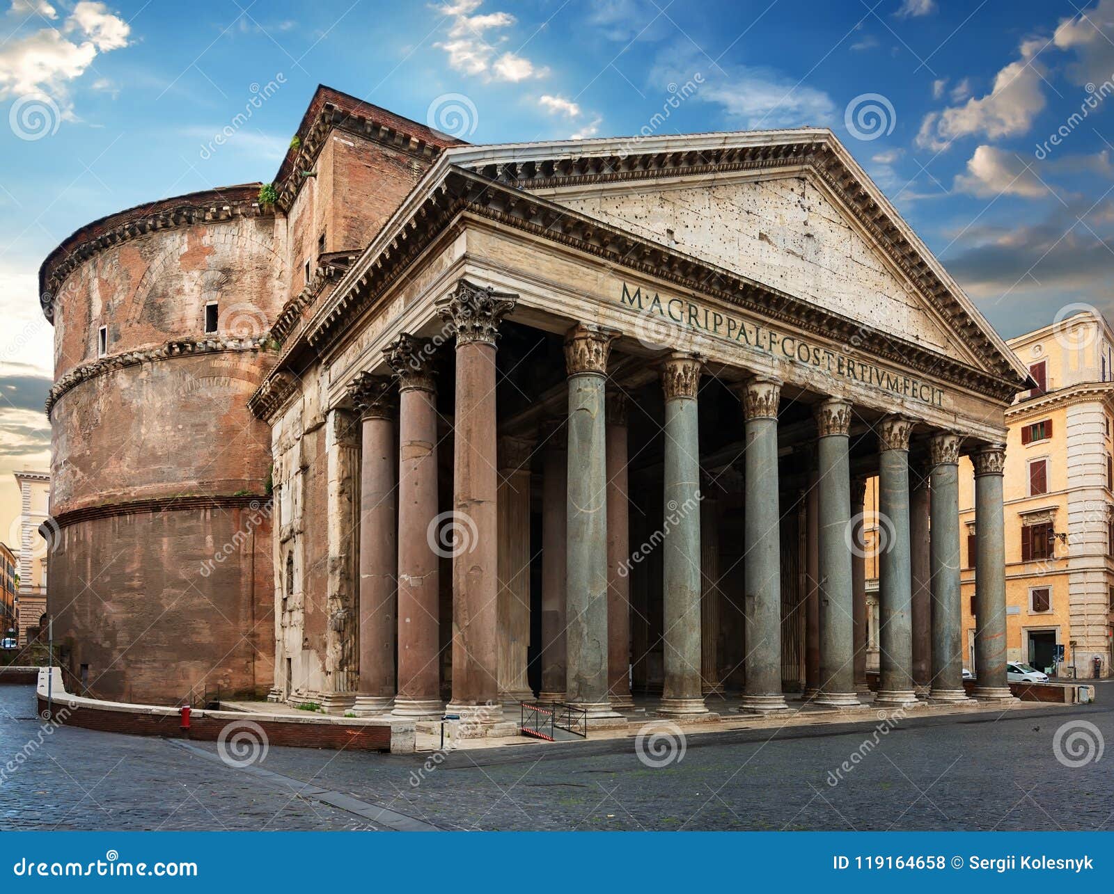 Edificio antiguo de Roma foto de archivo. Imagen de recorrido - 119164658