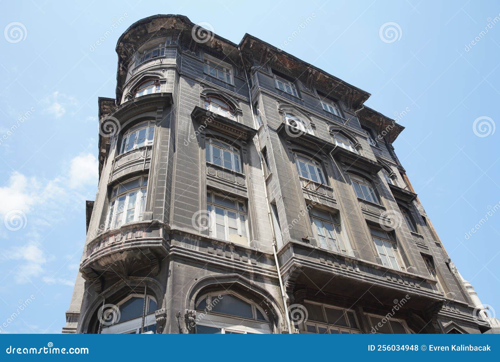 Edificio Antiguo Del Distrito De Eminonu, Estambul Turkiye Foto de archivo - Imagen de ciudad ...