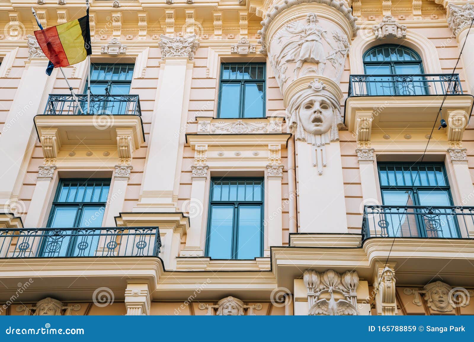 Edificio Art Nouveau En Albert Street En Riga, Letonia Imagen de ...