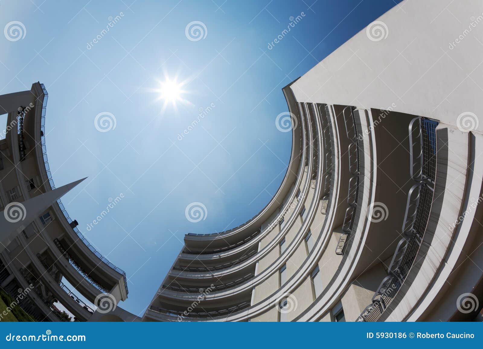 Edificio circular moderno foto de archivo. Imagen de edificio - 5930186