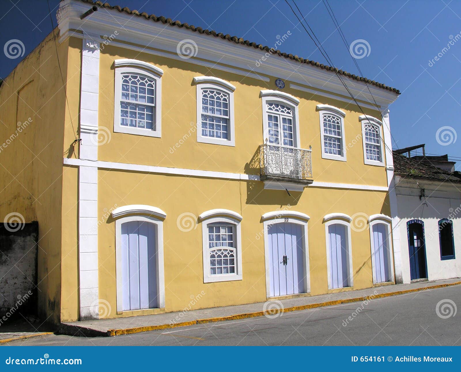 Edificio colonial imagen de archivo. Imagen de casero, detalles - 654161