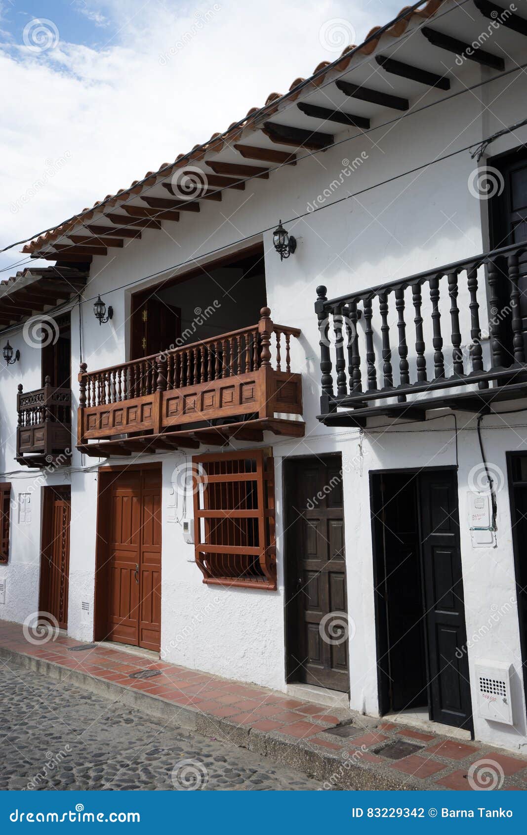 Edificio Colonial En Colombia Foto de archivo - Imagen de america ...