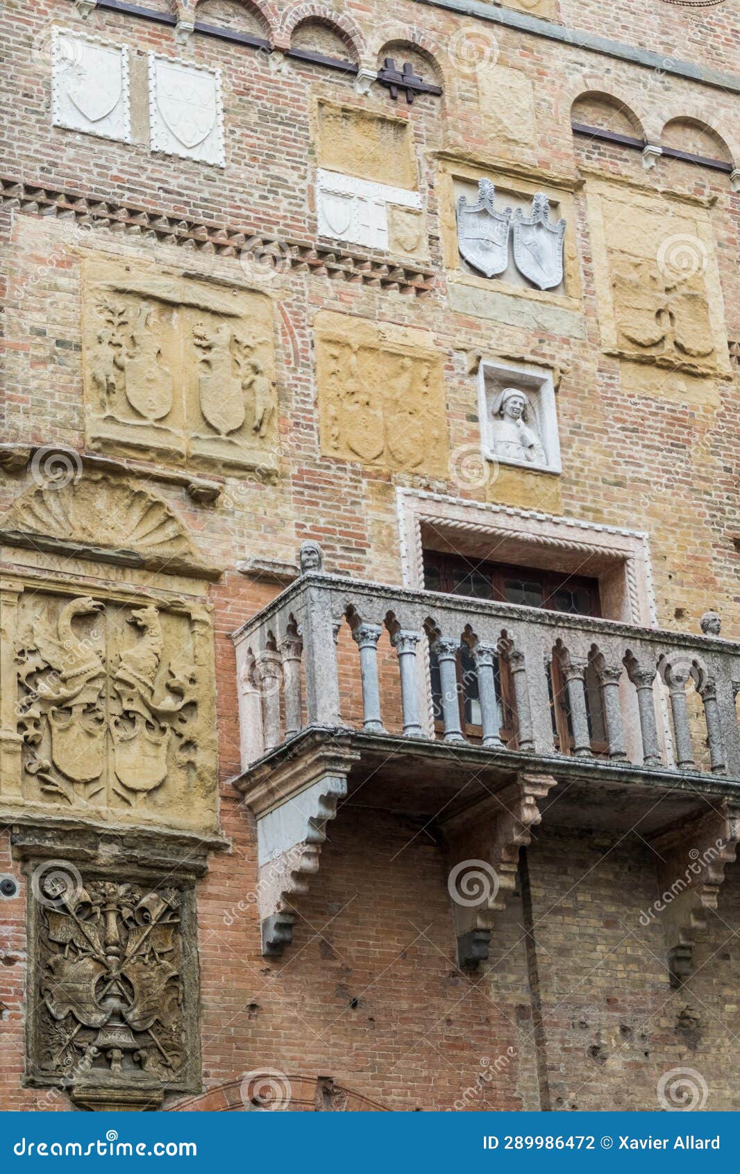 Edificio Con Escudos De Armas En Padova Italia Foto de archivo - Imagen ...