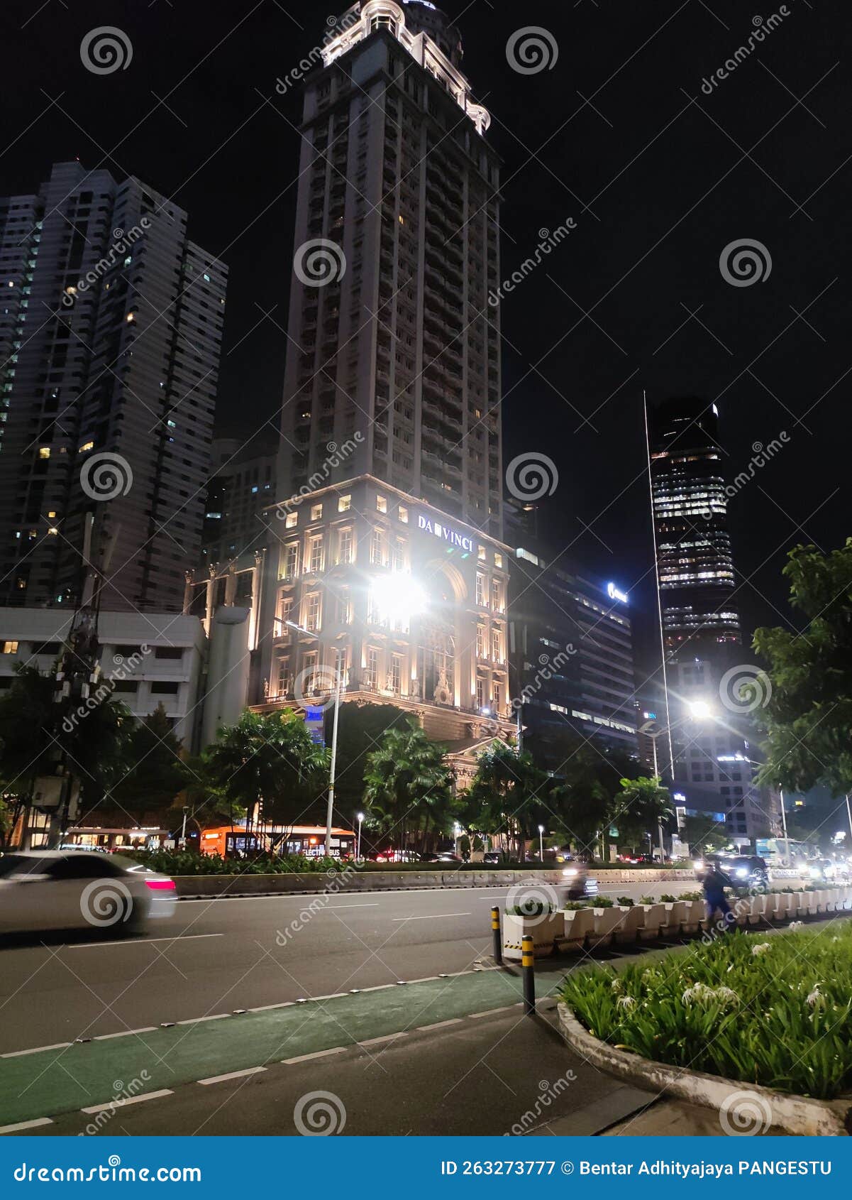 Edificio Da Vinci En La Calle Jenderal Sudirman Fotografía editorial - Imagen de calle, edificio ...