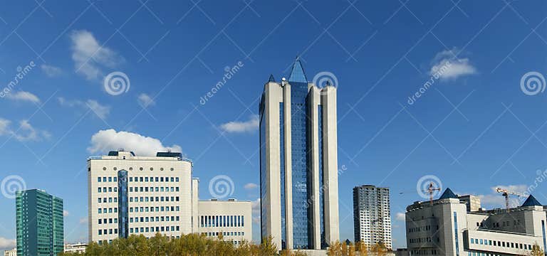EDIFICIO DE ALTA TECNOLOGÍA DEL ESTILO. Panorama Foto de archivo - Imagen de moderno, negocios ...