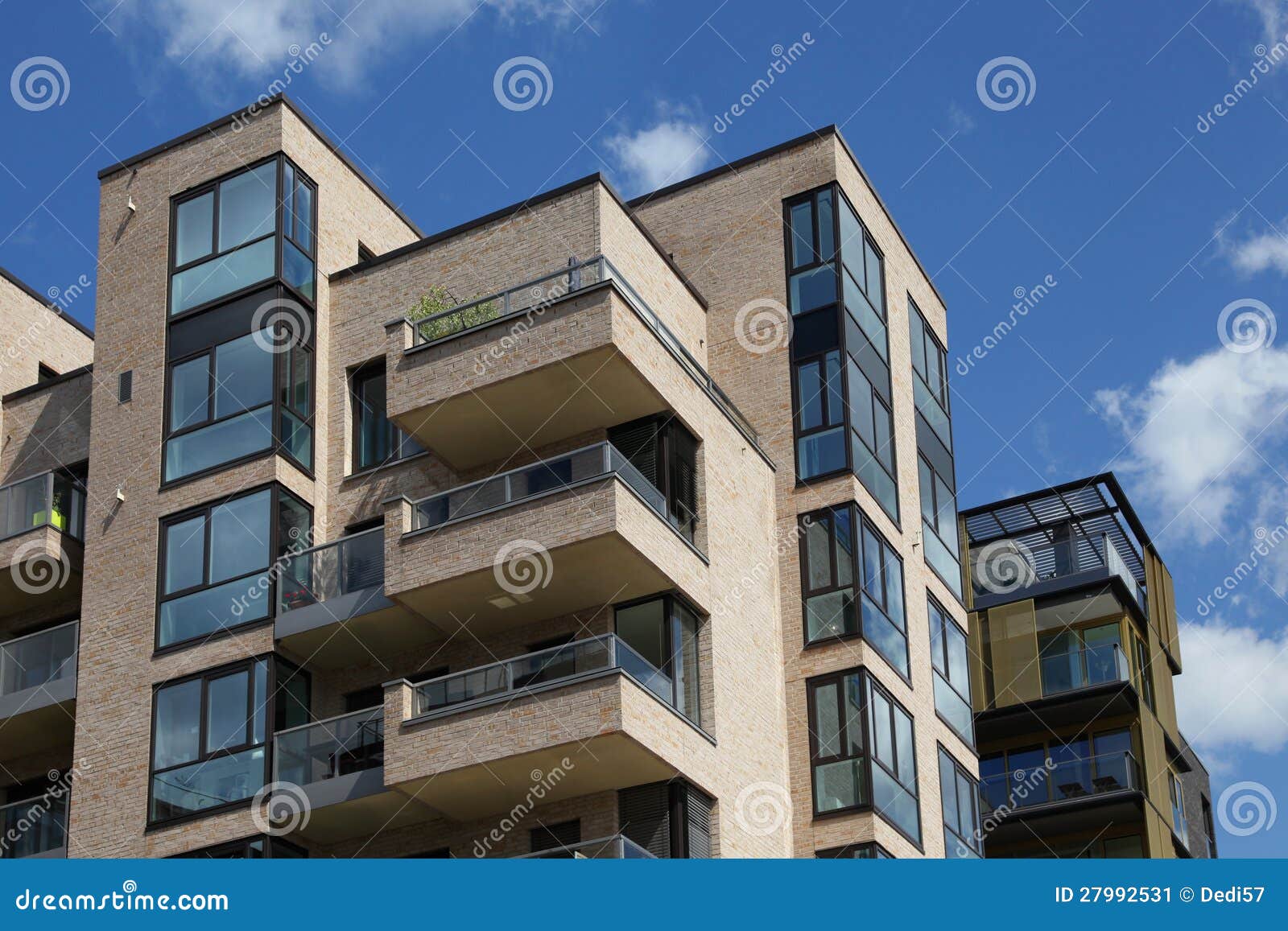 Edificio De Apartamentos Moderno