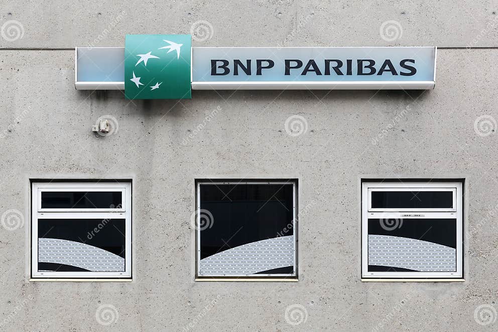 Edificio De Banco De BNP Paribas Imagen de archivo editorial - Imagen ...
