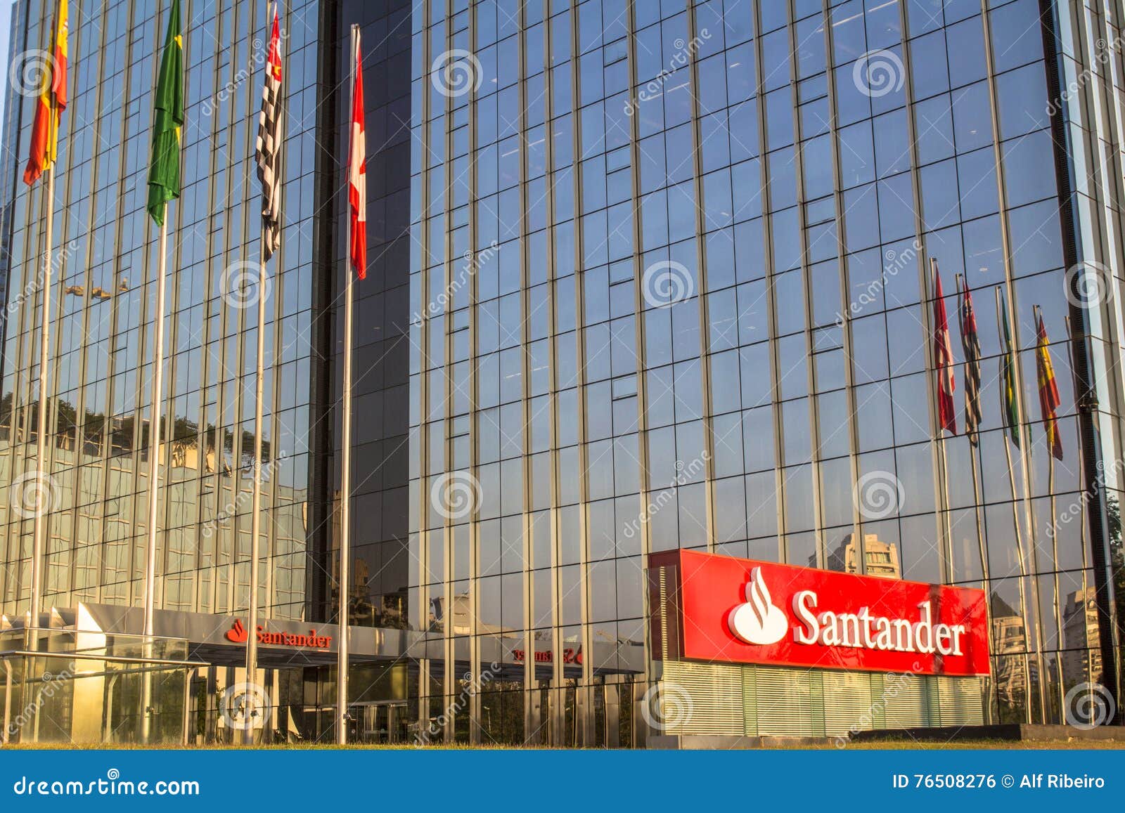 Edificio De Banco De Santander Foto editorial - Imagen de grupo, marca ...