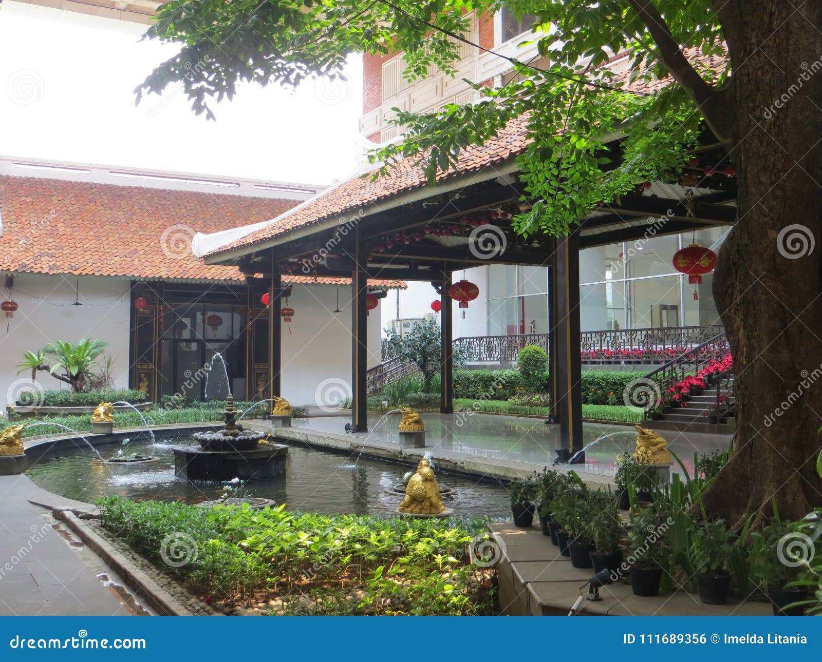 Edificio De Candra Naya En Jakarta Foto editorial - Imagen de charca ...