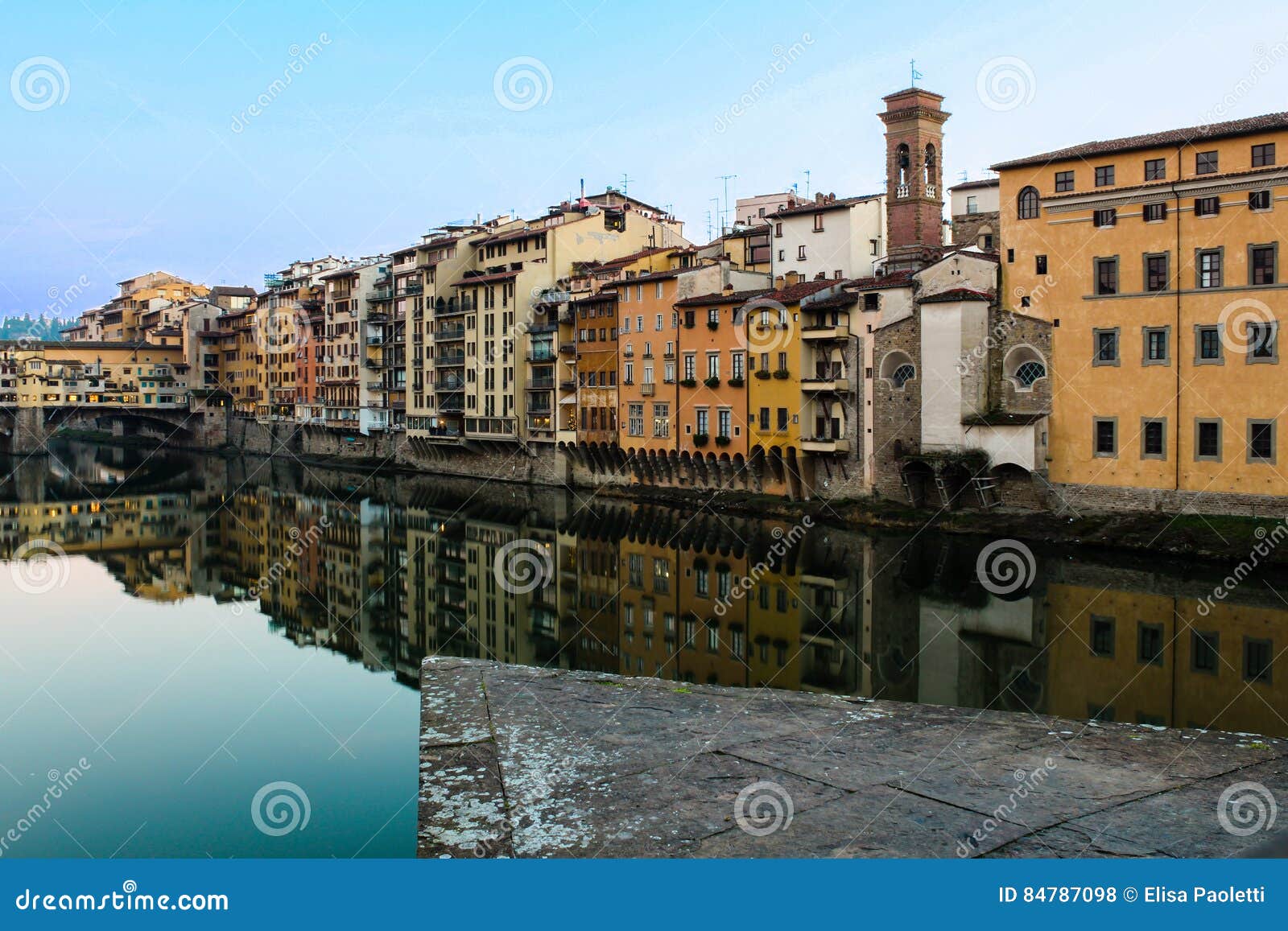 Edificio De Firenze Florencia En Arno Foto de archivo - Imagen de arno ...