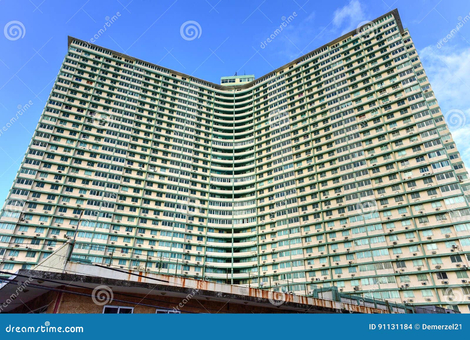 Edificio De FOCSA - La Habana, Cuba Foto de archivo - Imagen de cuba ...
