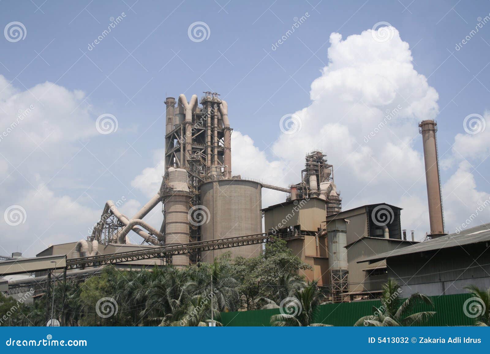 Edificio De La Industria Pesada Foto de archivo - Imagen de contamine, paisaje: 5413032