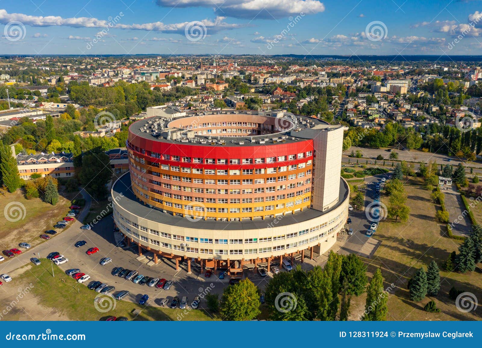 Edificio De La Rotonda, Hospital En Kalisz, Polonia Foto de archivo ...