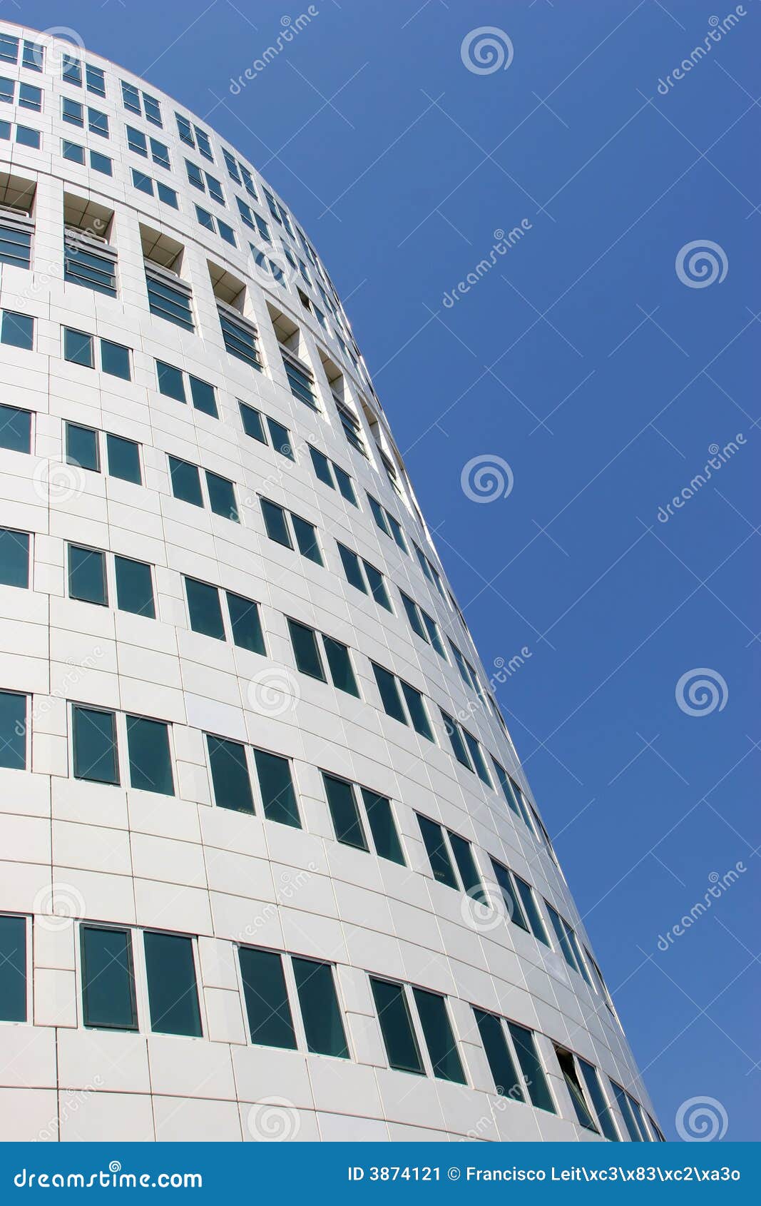 Edificio De Oficinas Redondo Imagen de archivo - Imagen de rascacielos ...