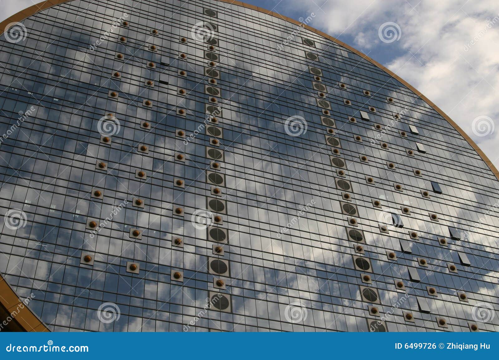 Edificio De Oficinas Redondo Foto de archivo - Imagen de exterior ...