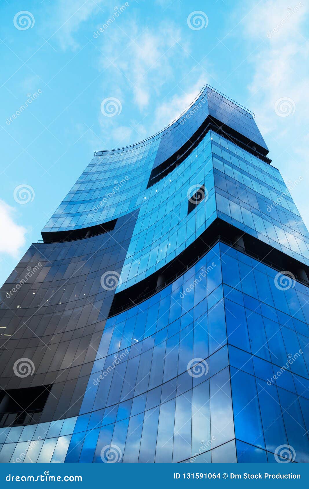 Edificio De Oficinas Redondo Moderno Foto de archivo - Imagen de ...