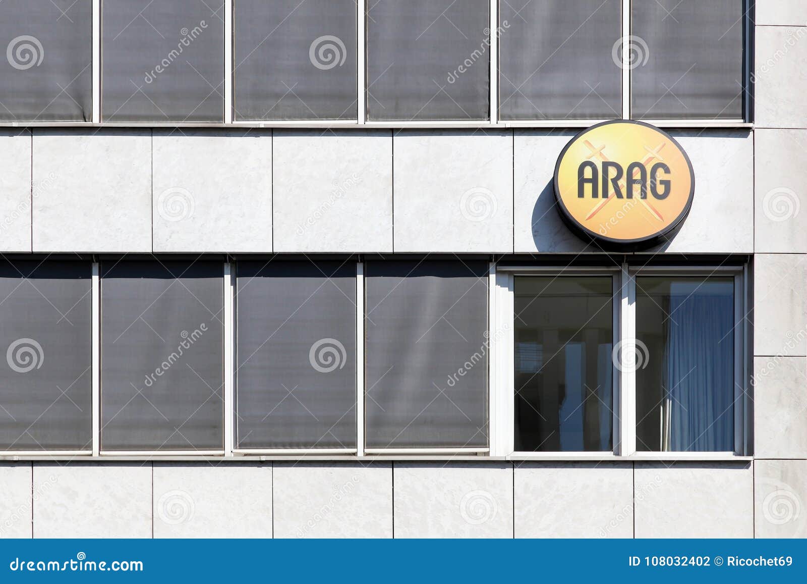 Edificio De Oficinas De Seguro De Arag Fotografía editorial - Imagen de alemania, marca: 108032402