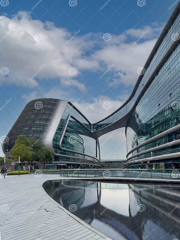 Edificio De Oficinas De Soho En Shanghai. Centro Comercial. Foto editorial - Imagen de edificio ...