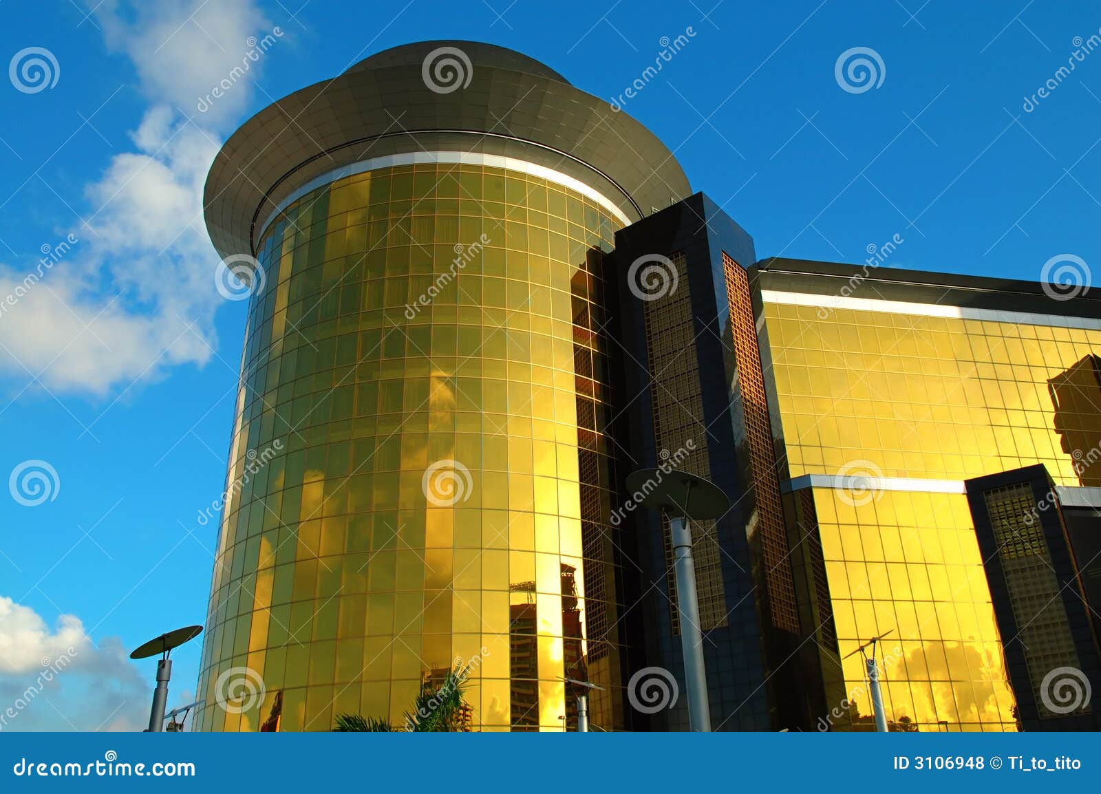 Edificio de oro foto de archivo. Imagen de extracto, finanzas - 3106948