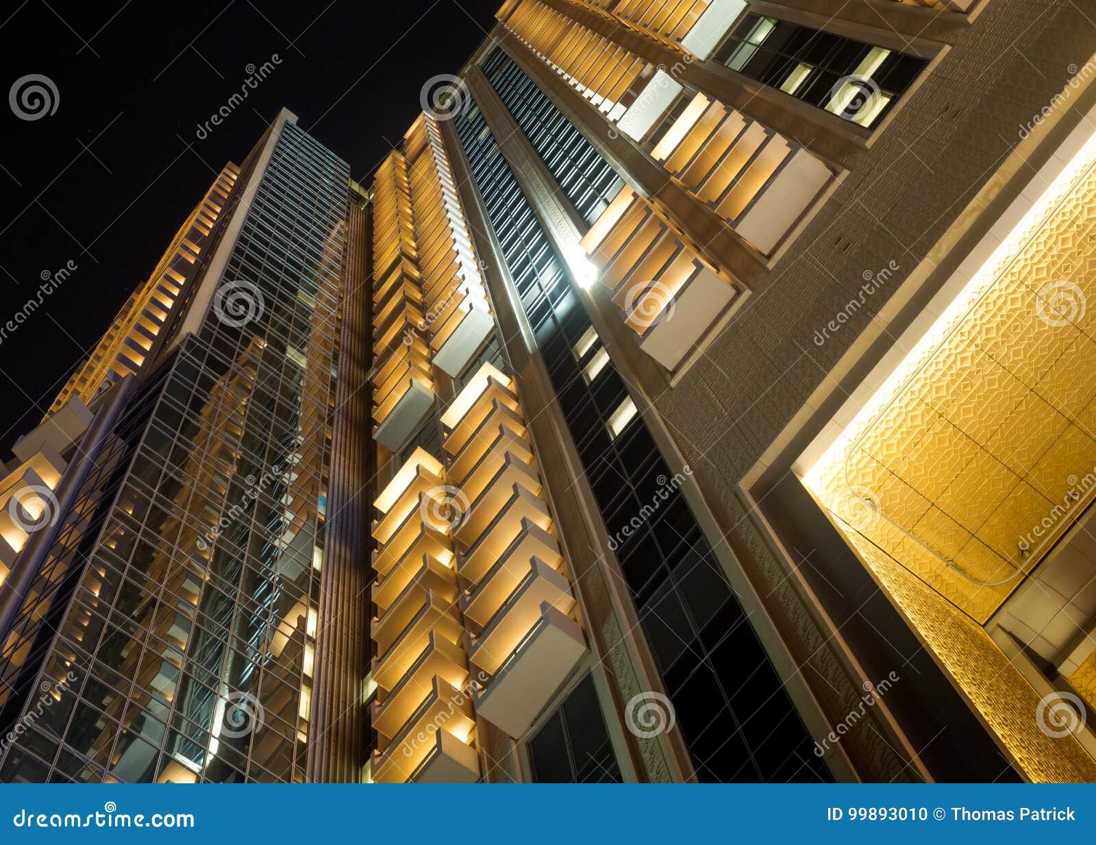 Edificio de oro foto de archivo. Imagen de fondo, arte - 99893010