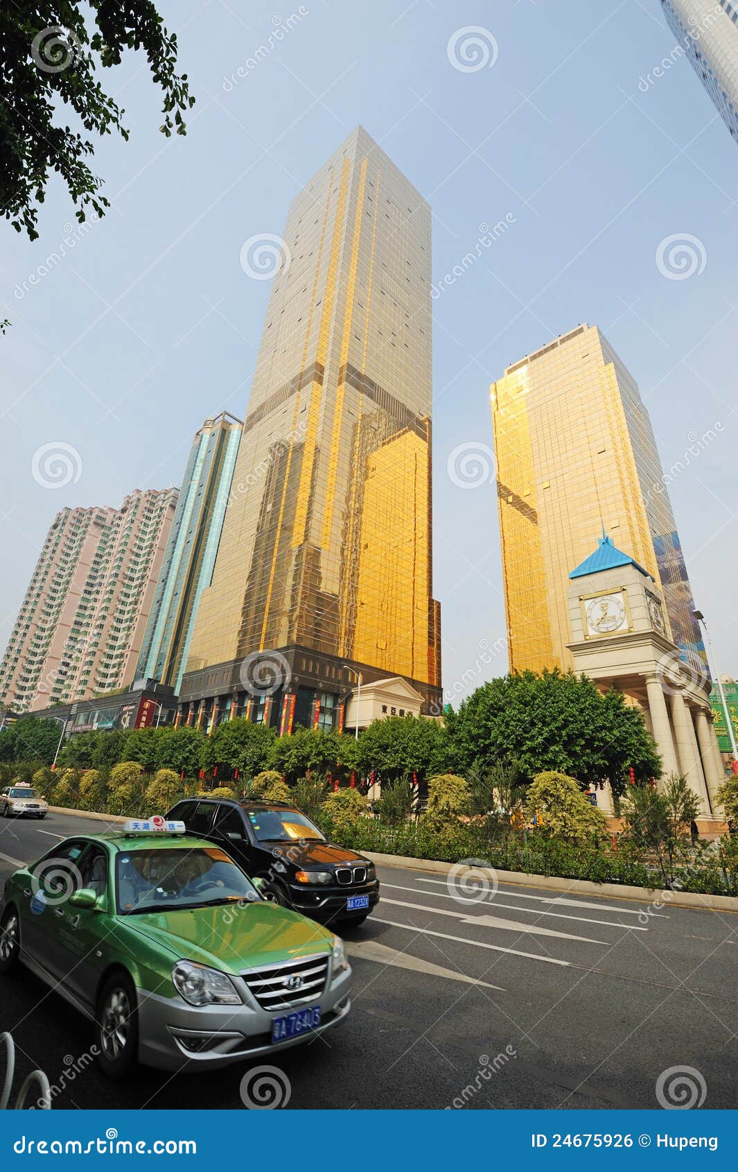 Edificio De Oro En Guangzhou Foto editorial - Imagen de cityscape ...