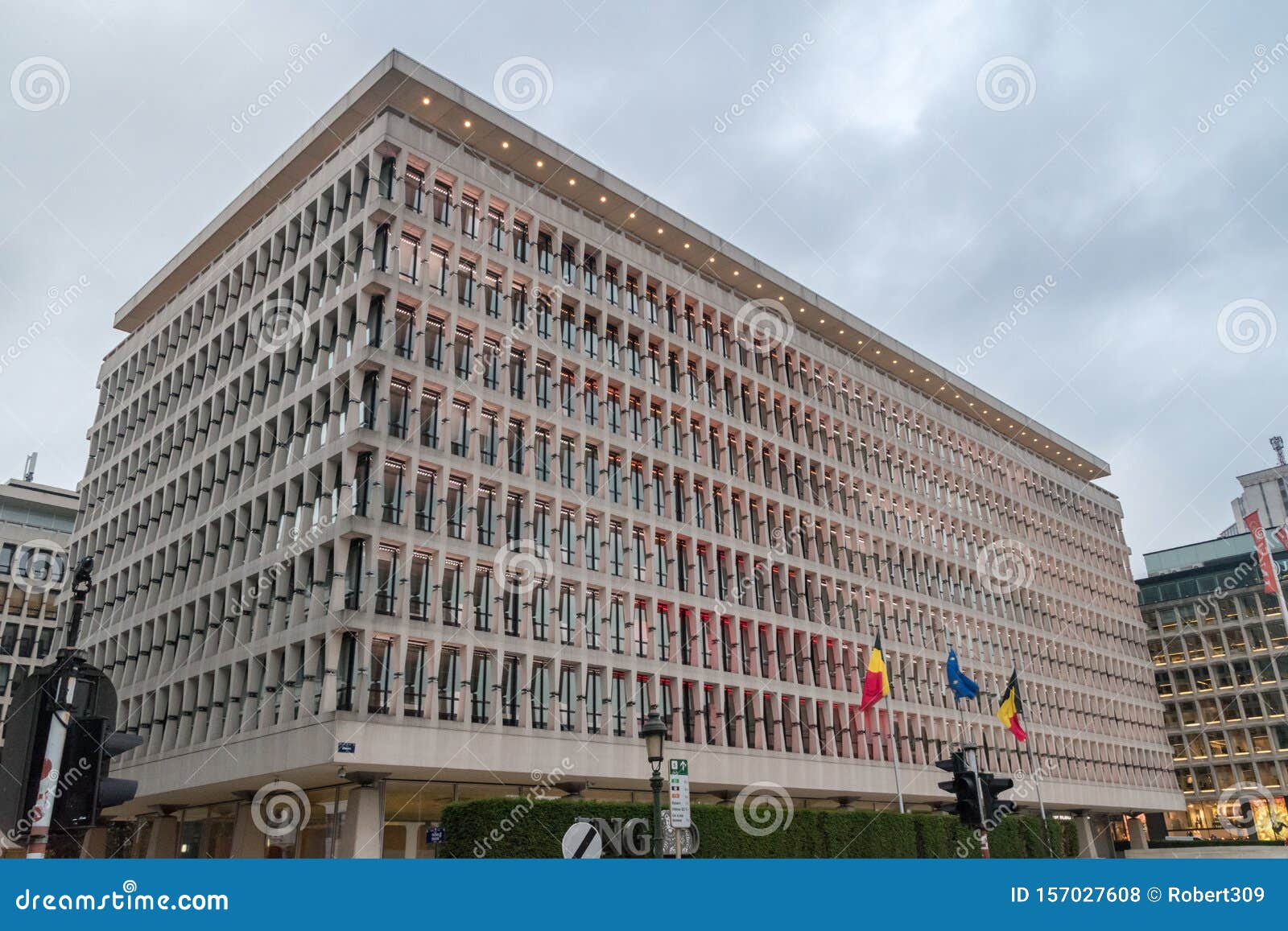 Edificio Del Banco ING - BRUXELLES MARNIX Foto de archivo editorial ...