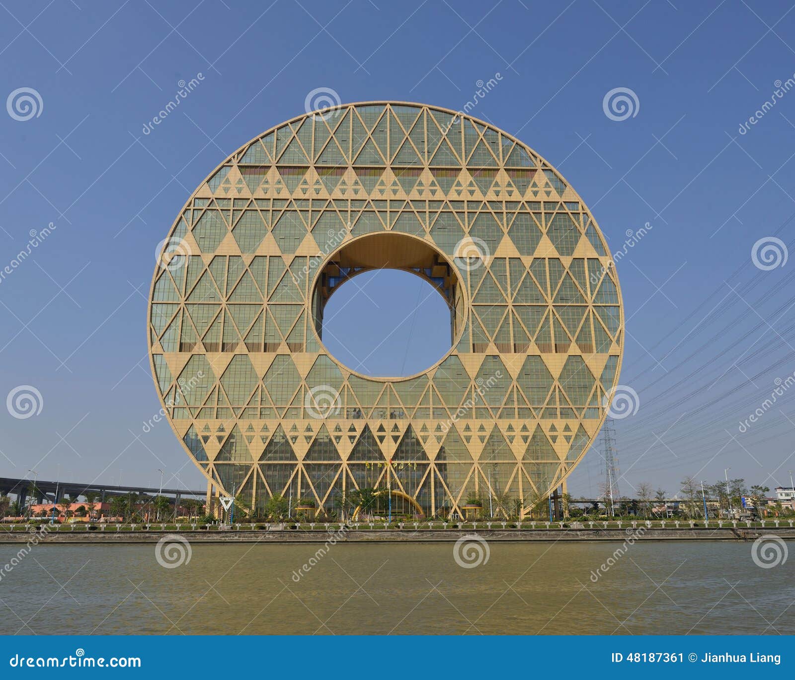 Edificio Del Círculo De Guangzhou Imagen de archivo - Imagen de cielo ...