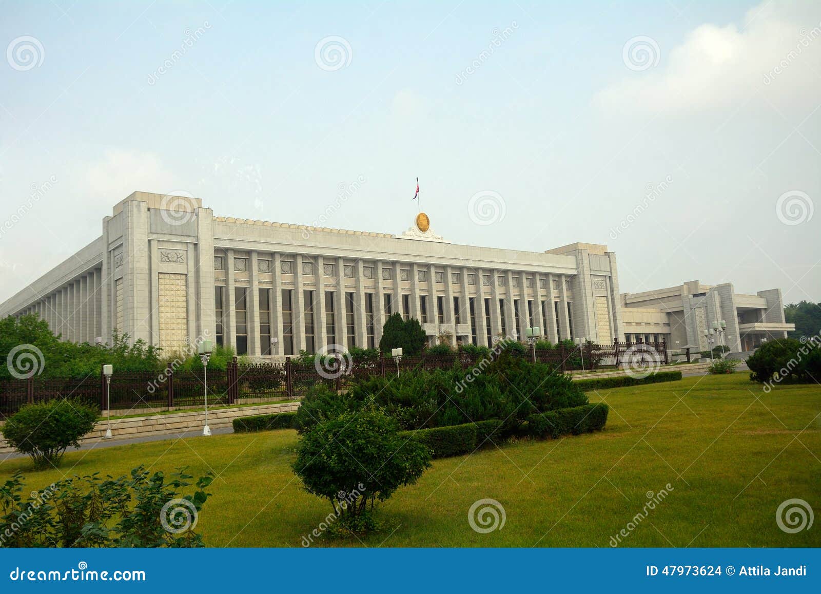 Edificio Del Parlamento, Pyongyang, Norte-Corea Foto de archivo ...