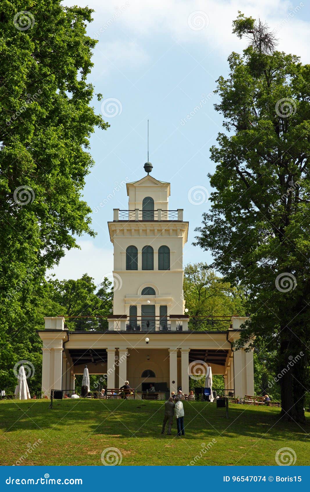 Edificio Del Punto De Vista En El Parque De Maksimir En Zagreb Imagen ...