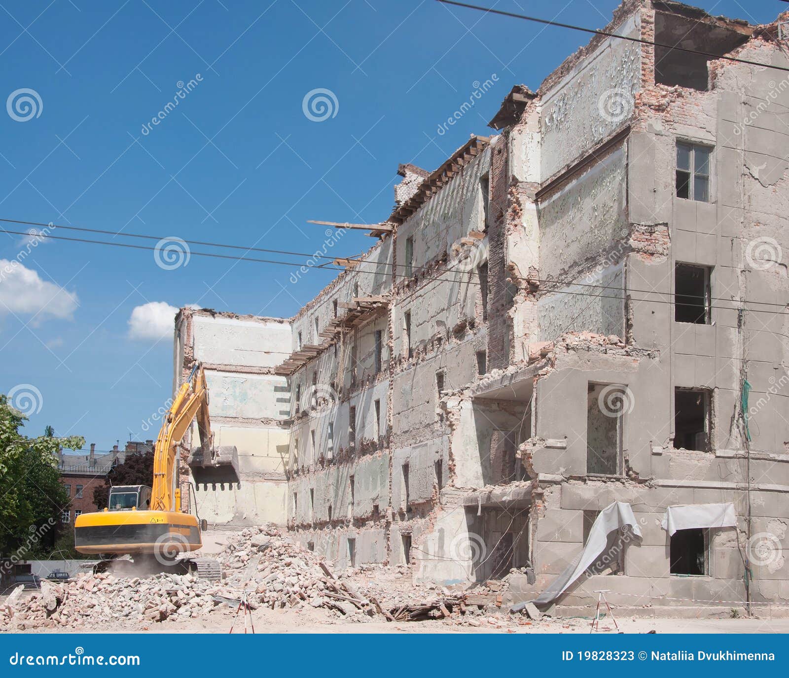 Edificio destruido imagen de archivo. Imagen de destruya - 19828323