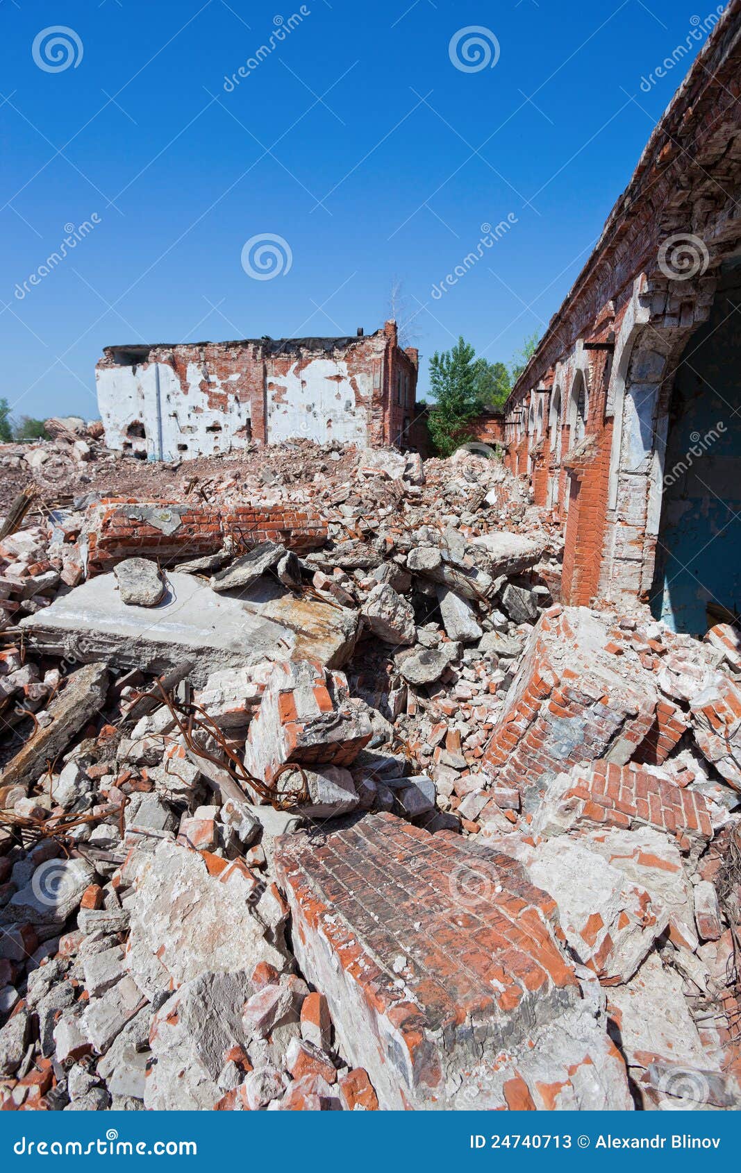 Edificio destruido imagen de archivo. Imagen de industria - 24740713