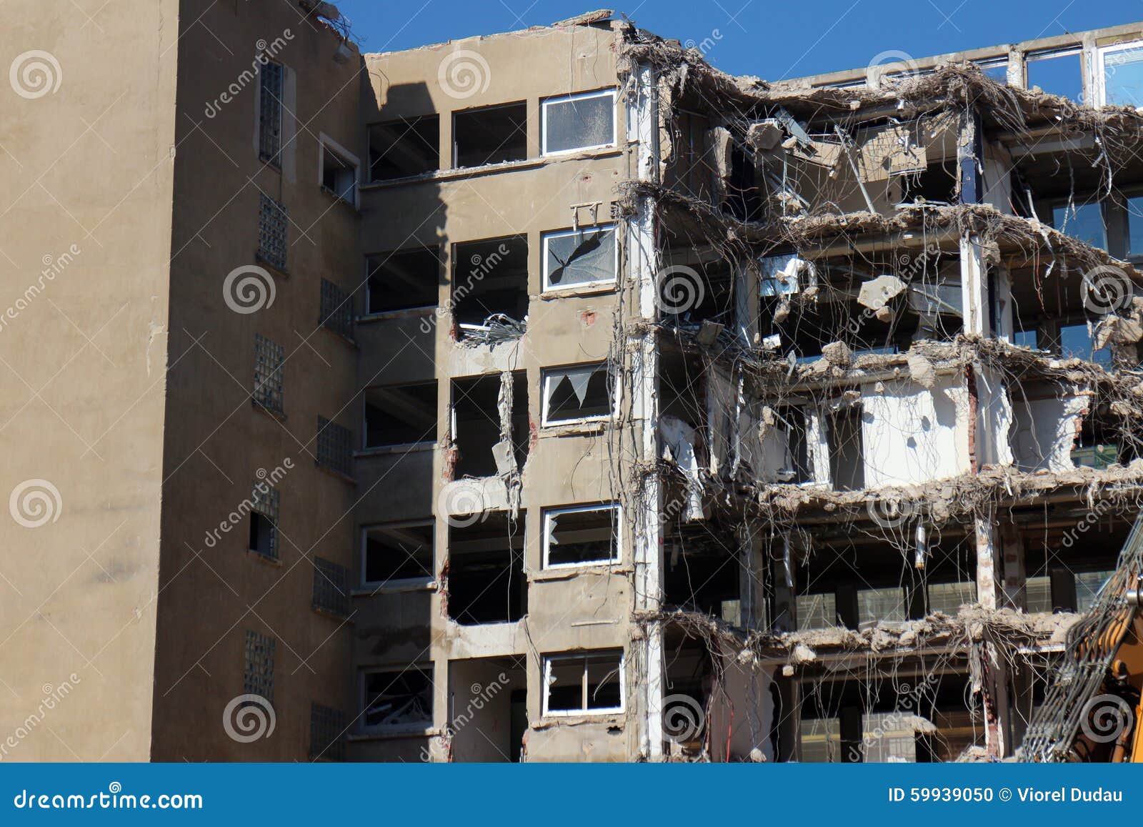 Edificio destruido foto de archivo. Imagen de pesado - 59939050