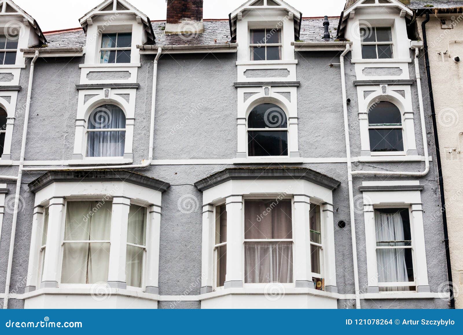 Edificio Doble Gris Del Piso Arquitectura De Un Edificio Viejo Casa ...