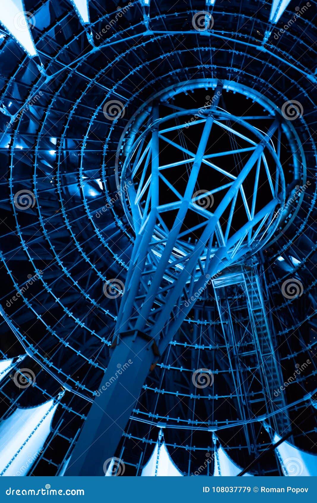 Edificio Futurista Inusual En Azul Imagen de archivo - Imagen de ...