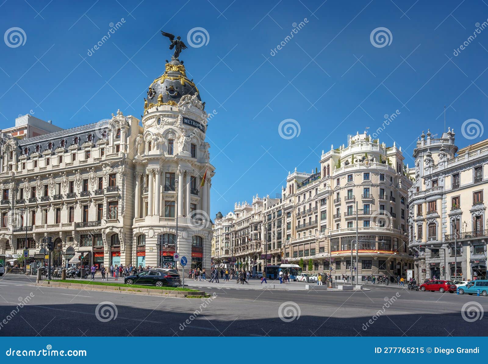 Edificio Metropolis Building at Calle De Alcala and Gran Via Streets ...